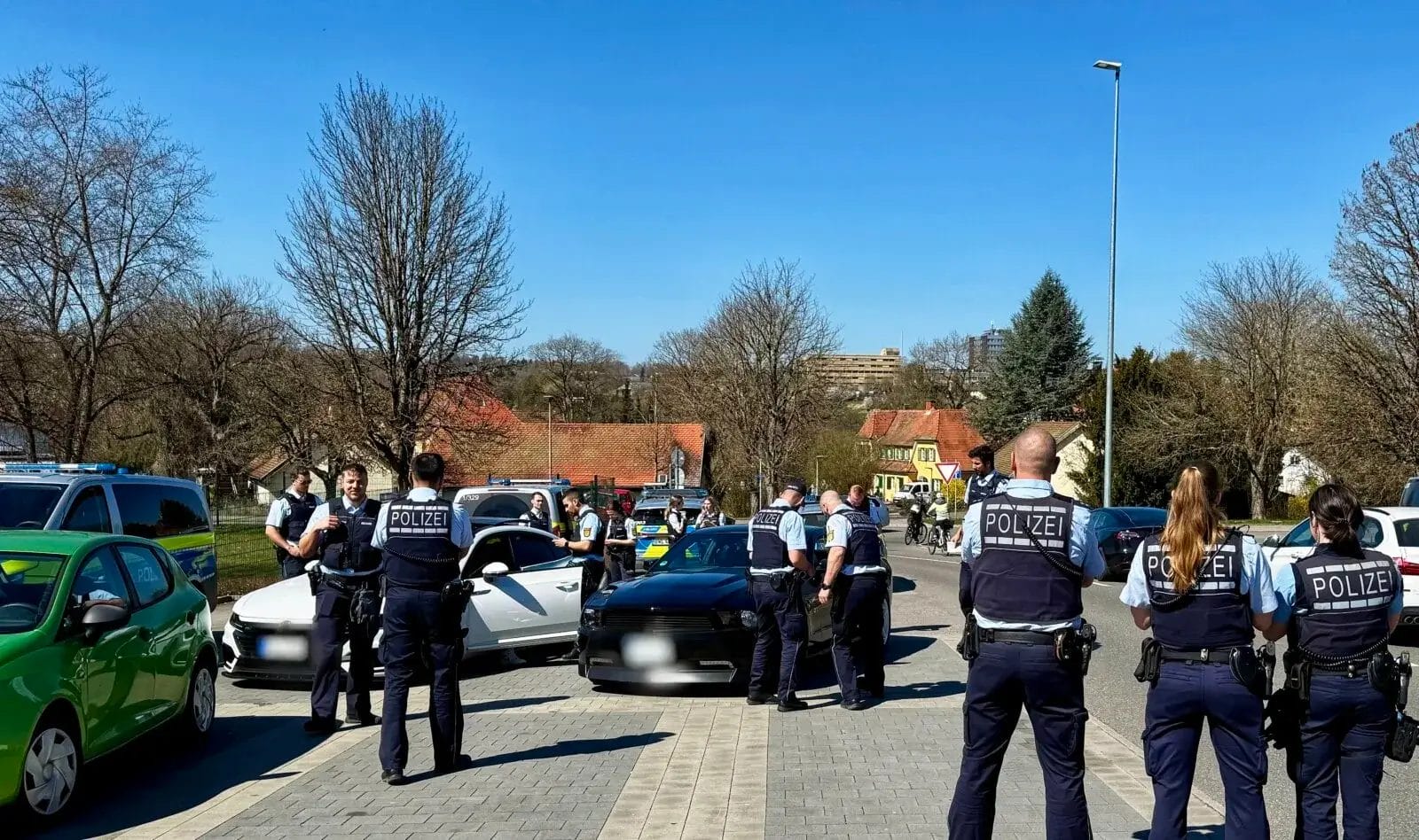 Das "Heilige Blechle" darf wieder an die frische Luft - Polizei zeigt am "Car-Freitag" Präsenz ...